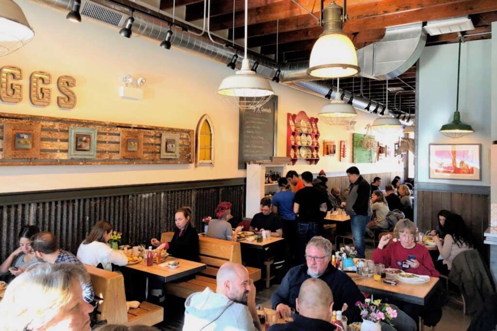 10 Popular Breakfast Restaurants in Chicago (2023)